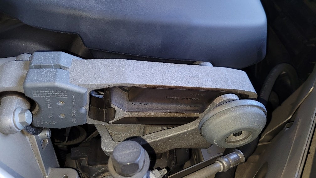 How to replace upper motor mount / torque rod? | SwedeSpeed - Volvo ...