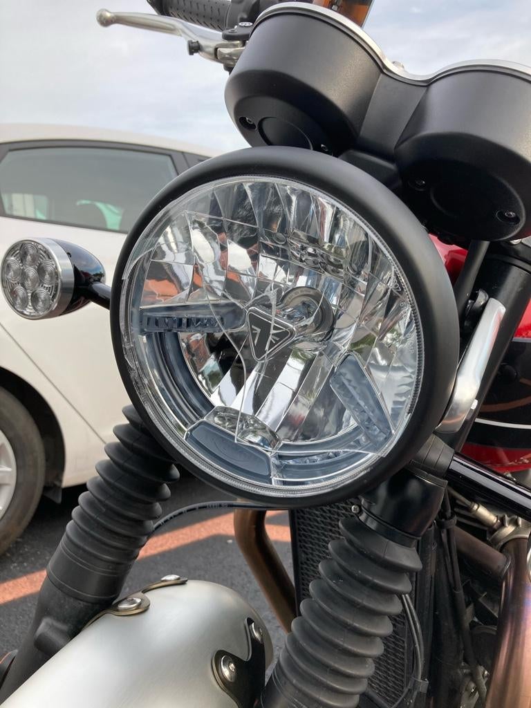 Busted Speed Twin headlight | Triumph Rat Motorcycle Forums