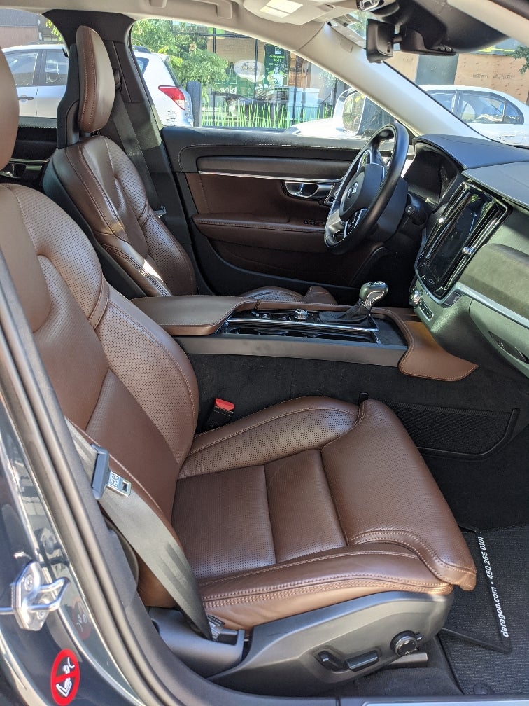 Maroon brown interior lighter in person than the official photos ...
