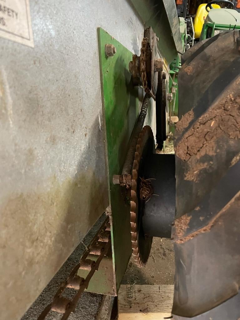 Manure spreader beater chain tension? | Green Tractor Talk