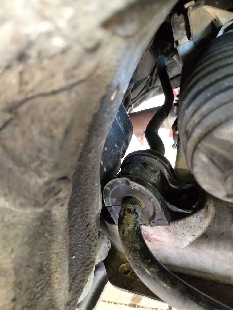 Broken bolt on front sway bar bushing bracket on 2014 Accord sedan ...