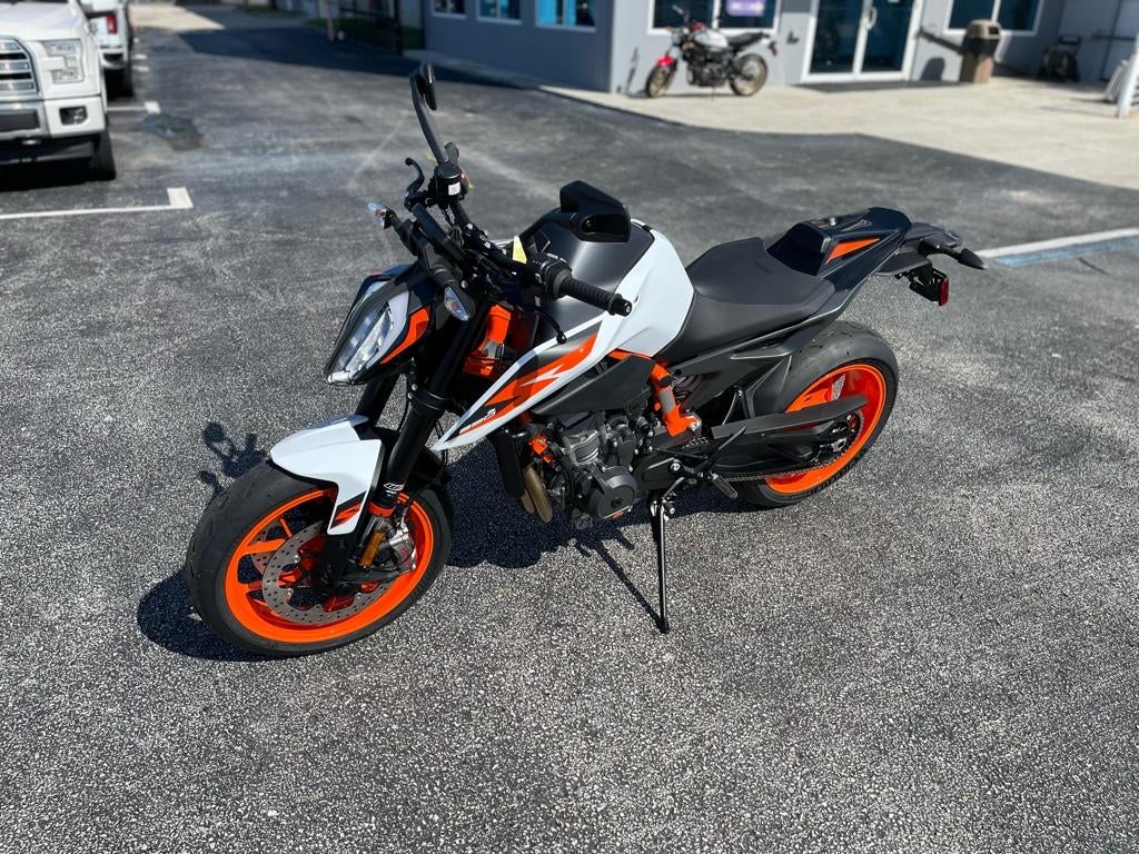 Laconic’s 2021 Duke 890 R build | KTM Forums