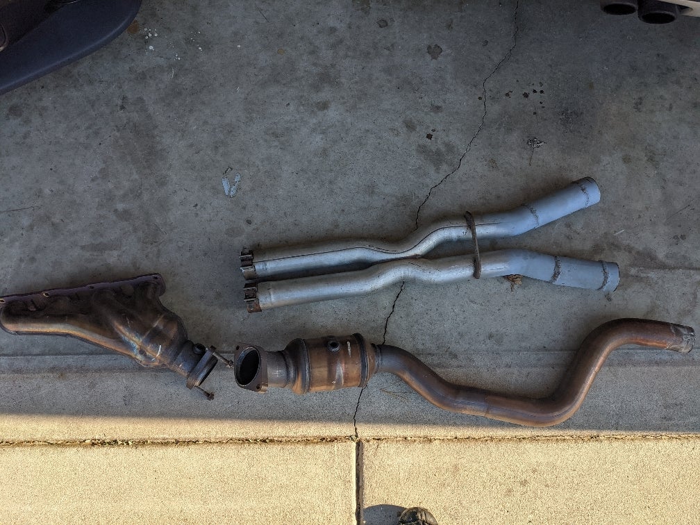 392 manifold head pipes with or without converters | Dodge Challenger Forum