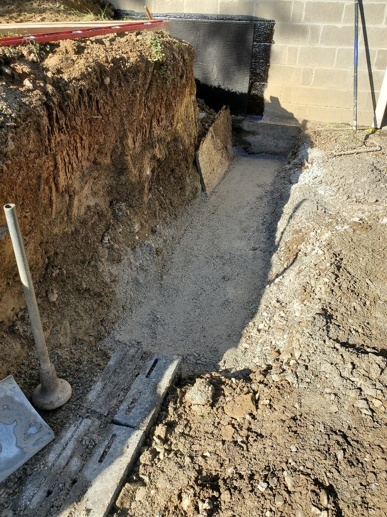 Retaining wall base | DIY Home Improvement Forum