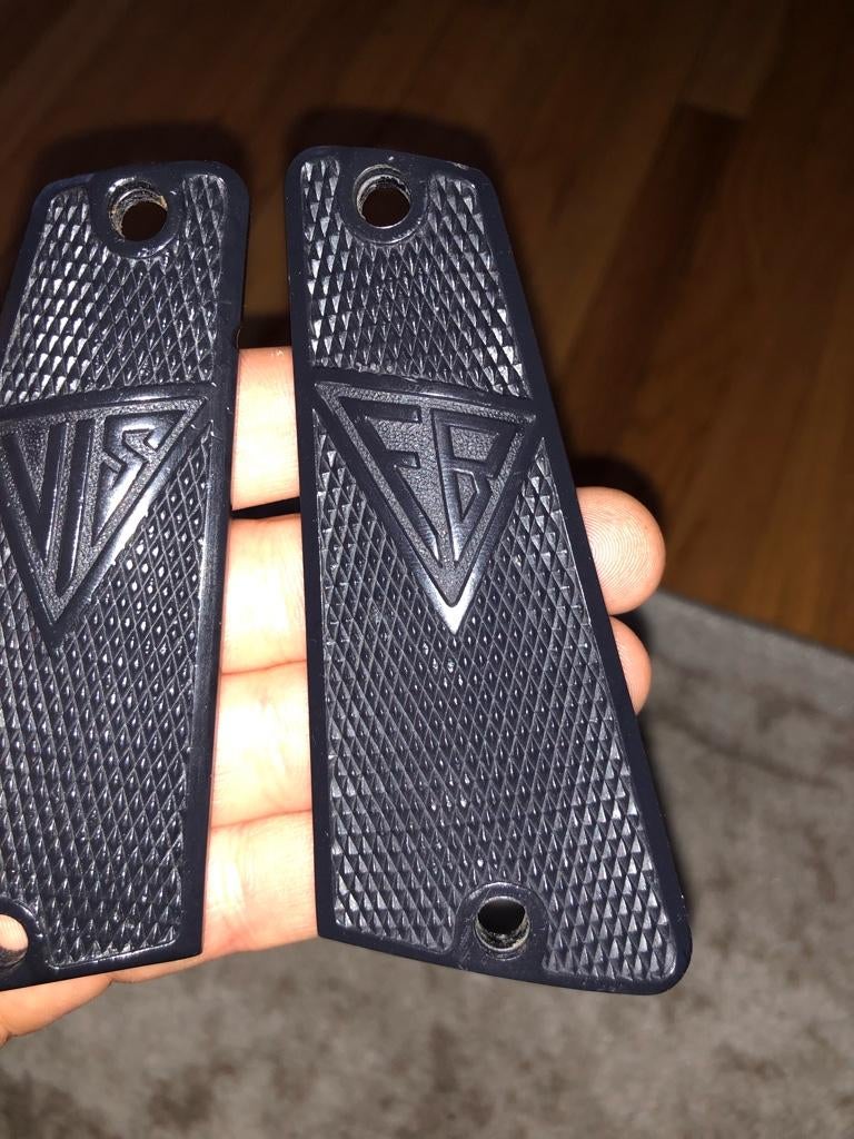 VIS P35 RADOM GRIPS - ORIGINAL? | Gunboards Forums