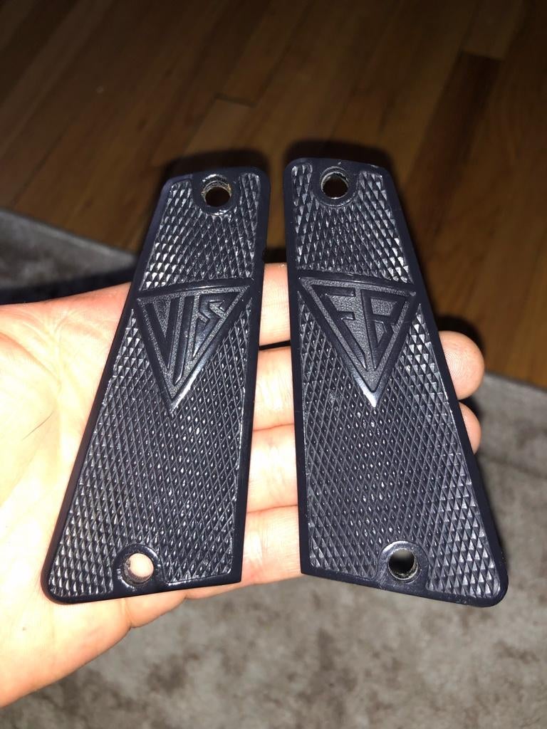 VIS P35 RADOM GRIPS - ORIGINAL? | Gunboards Forums