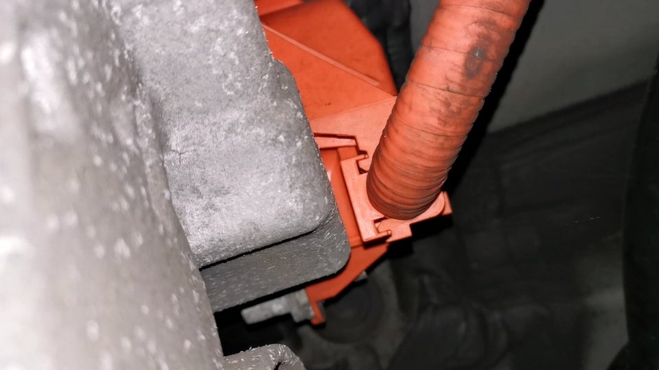 High Voltage Cable Big Corrosion Problem | Toyota RAV4 Forums