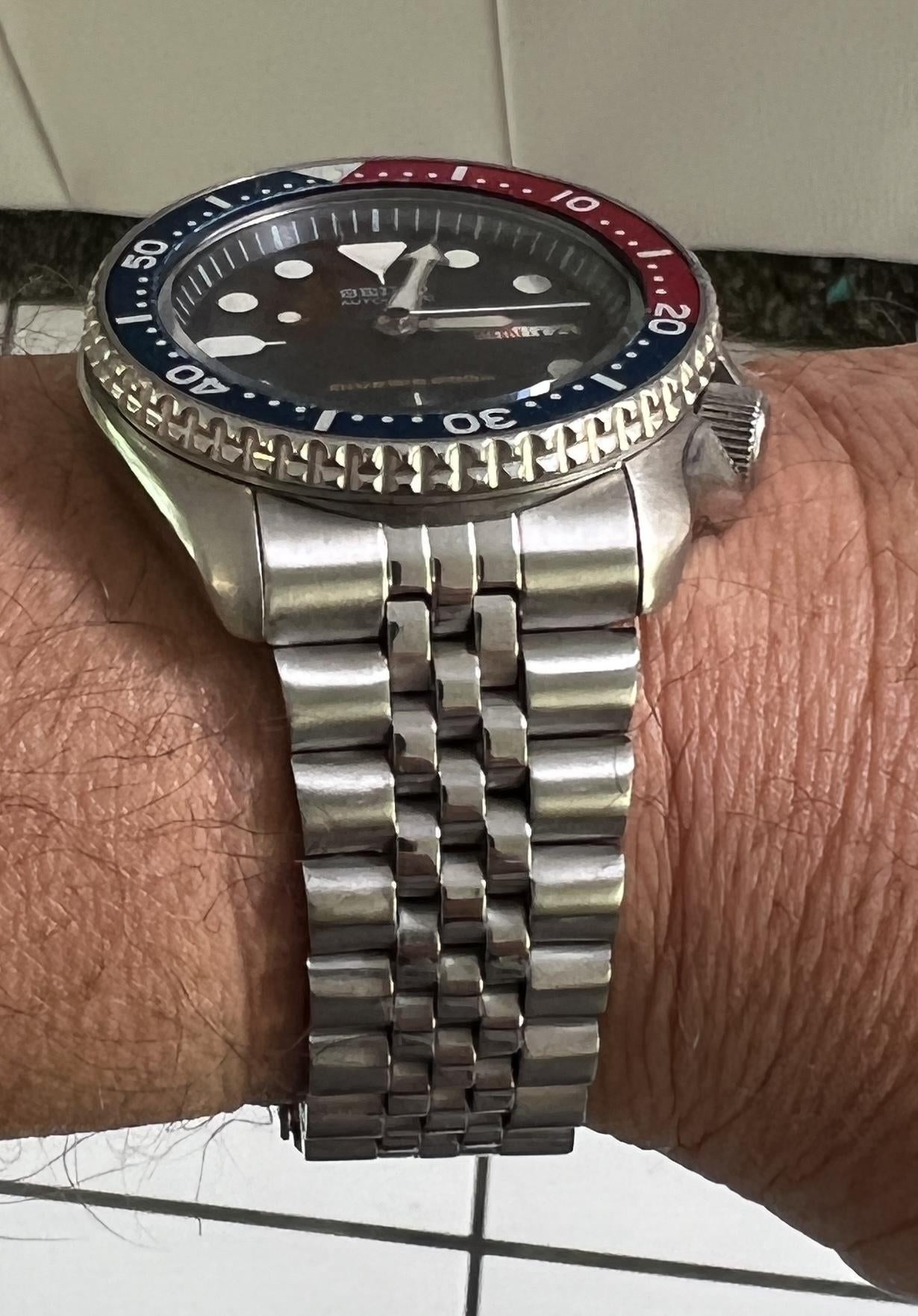 SOLD Seiko SKX-009 on Jubilee Bracelet + Extras | WatchUSeek Watch Forums