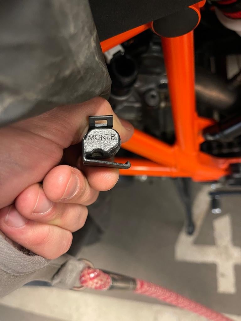 Help to identify connector | KTM Forums