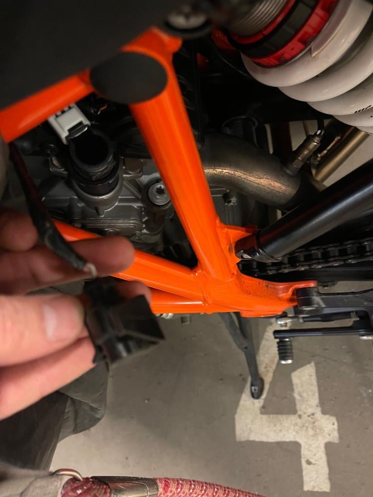 Help to identify connector | KTM Forums