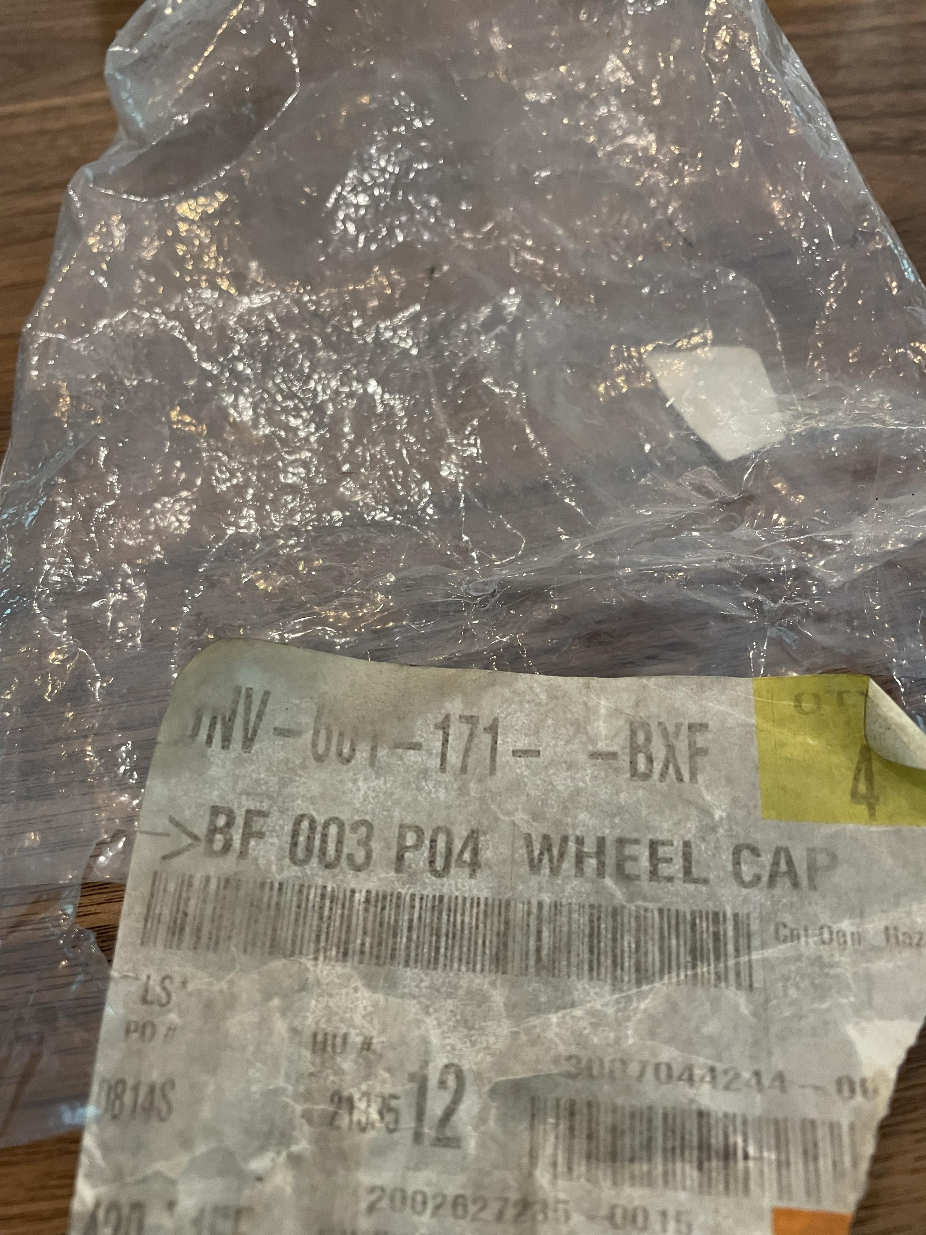 OEM R32 center caps | VW Vortex - Volkswagen Forum