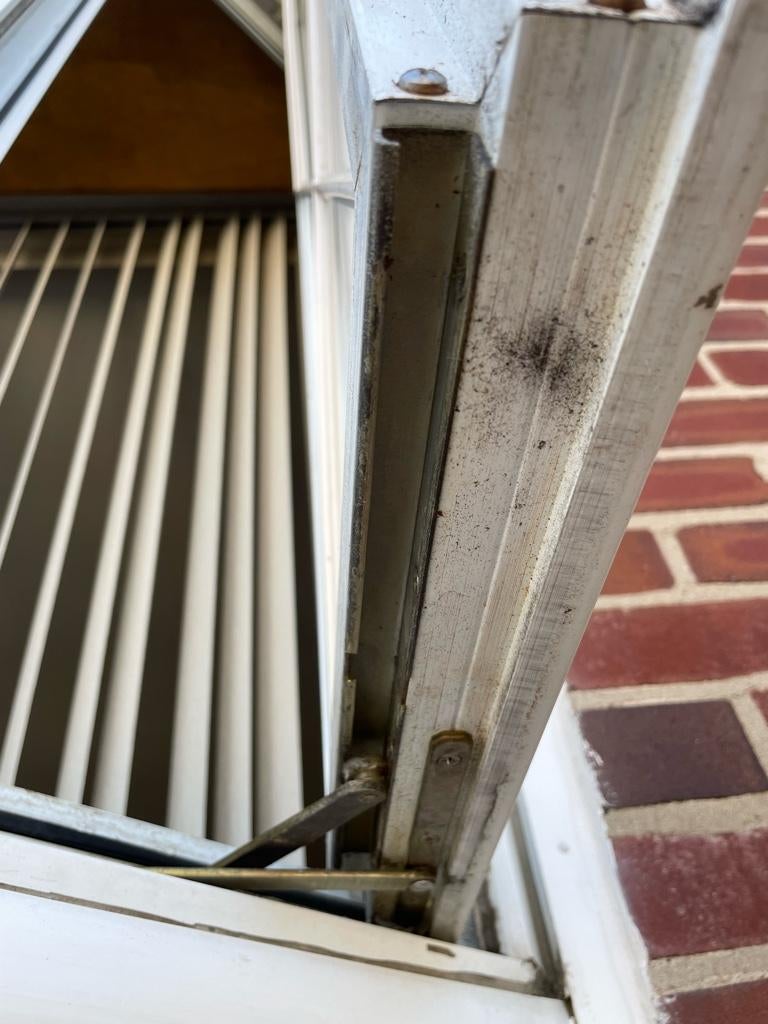Window not closing | DIY Home Improvement Forum