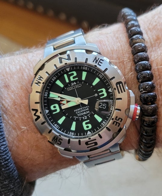 List of Seikos with GMT hand ? Add compass bezel ? | The Watch Site
