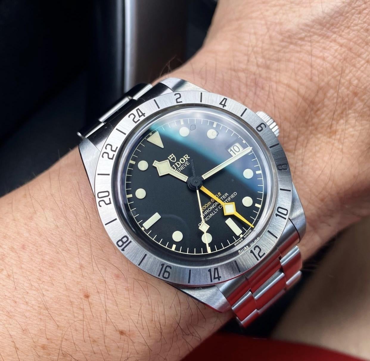 Tudor Black Bay Pro: Why do the first bracelet links protrude outward ...