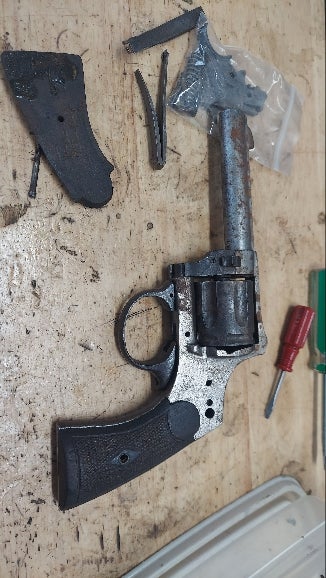 Can anybody ID this revolver | Gunboards Forums