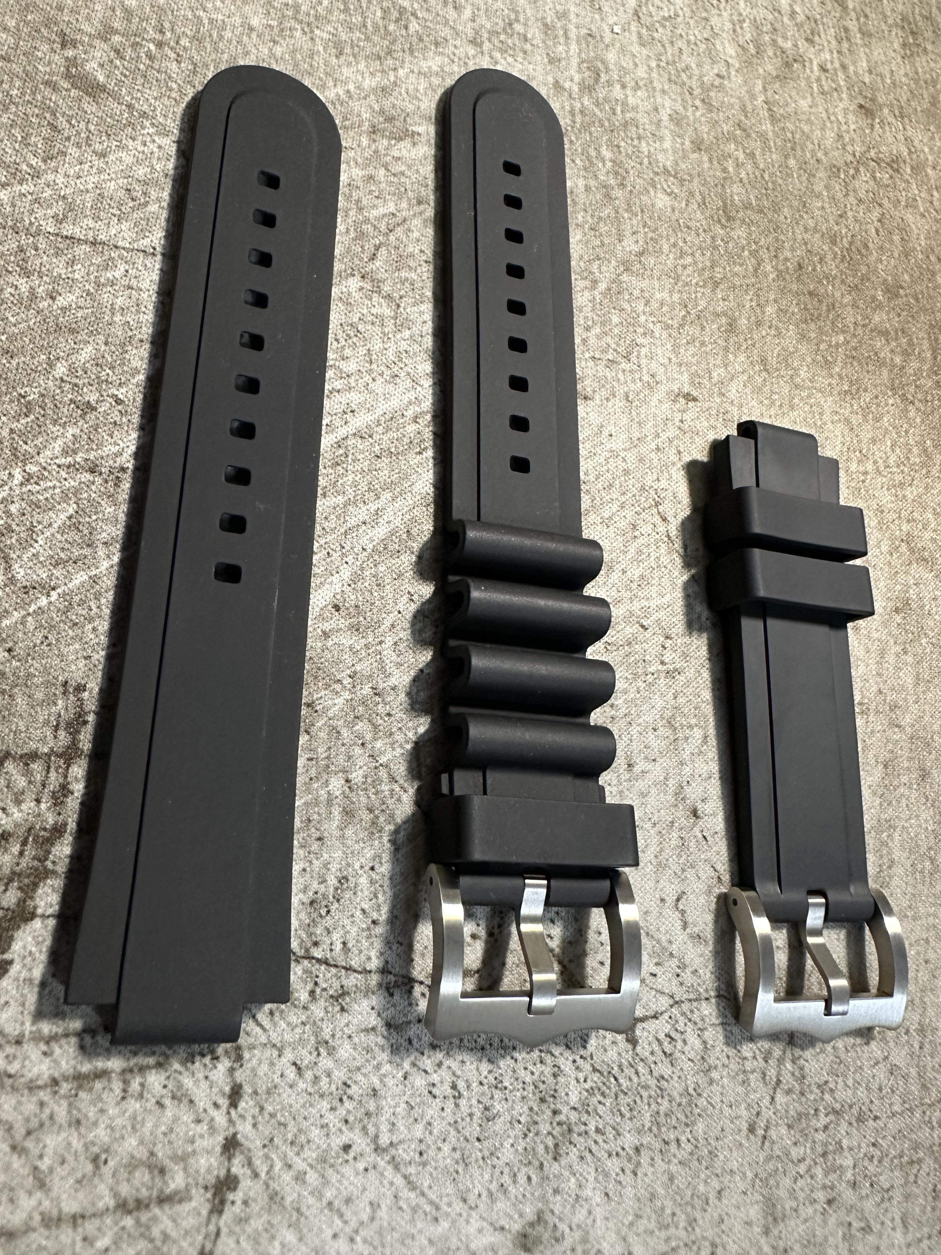 Tudor Pelagos 42mm Original rubber strap set | WatchUSeek Watch Forums